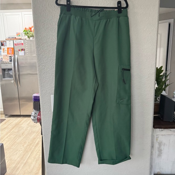 Nike | Pants | Nike Mens Green Cargo Tech Pack Pants Loose Fit Straight ...